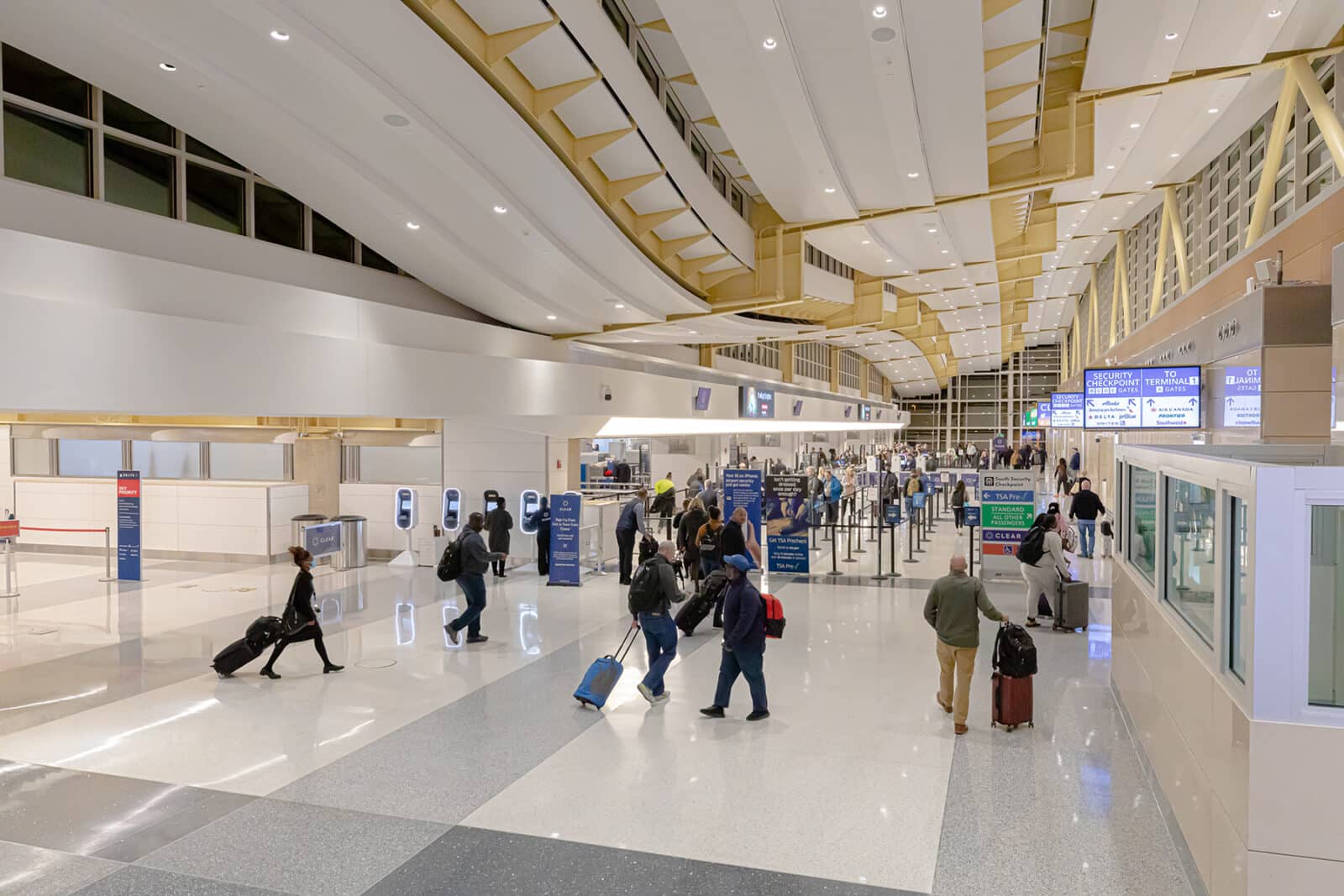 Reagan National Airport New North Concourse and Secure National Hall in ...
